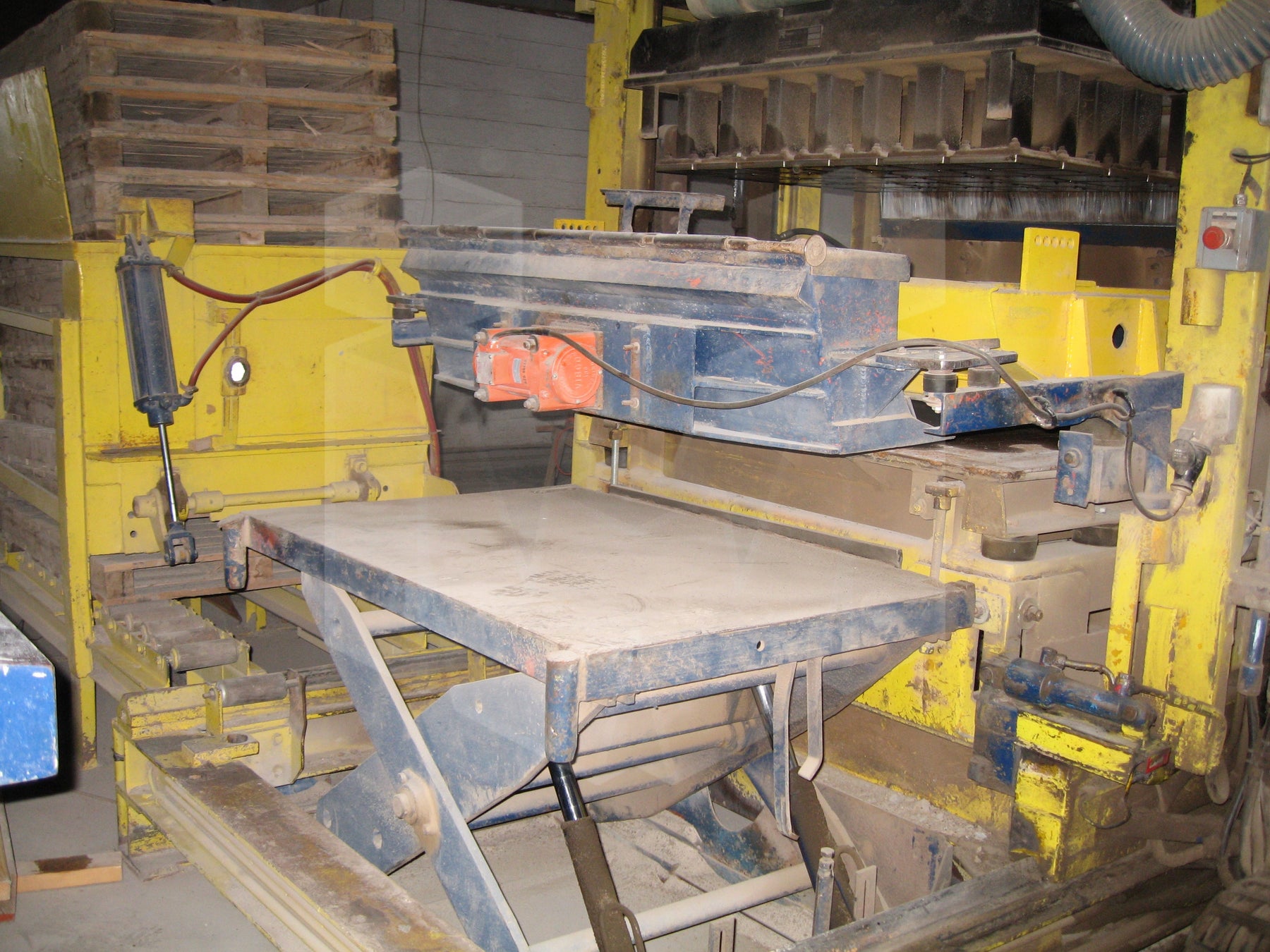 Hess HP-1 Paver Machine