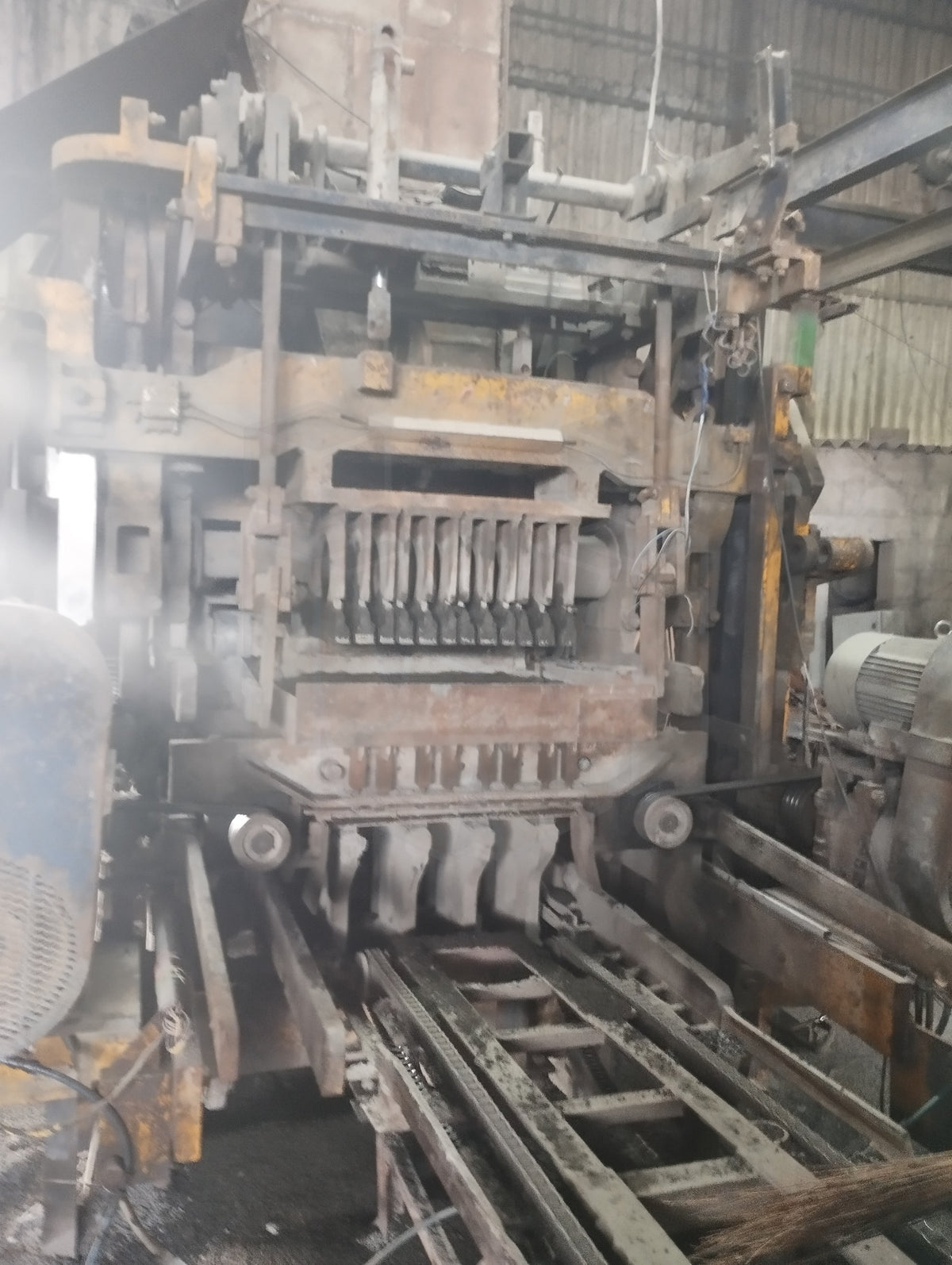 Besser V3-12 block machine