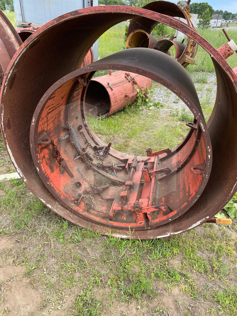 Manhole core and jacket